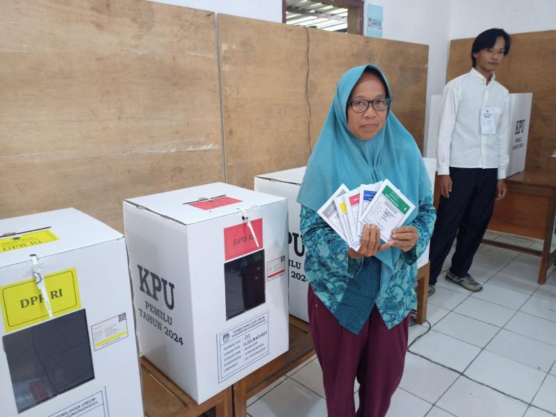 TENTUKAN PILIHAN DI BILIK SUARA